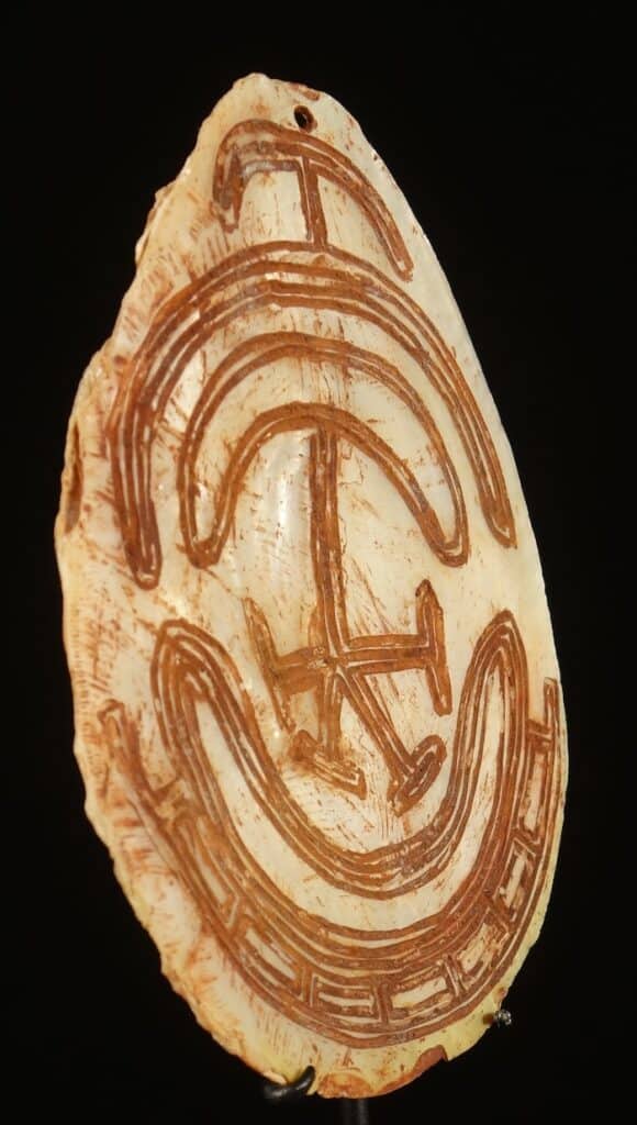 Bilaterally Symmetrical Aboriginal Pearl Shell | Longka Longka | Riji